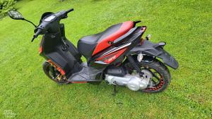 Melns Aprilia SR 2019 Kauņa, ar dzinēja tilpumu 0.05 L un nobraukumu 14 tūkst. km par 1750 €, foto 5 vietnē AUTOMOTO.COM.LV