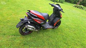 Melns Aprilia SR 2019 Kauņa, ar dzinēja tilpumu 0.05 L un nobraukumu 14 tūkst. km par 1750 €, foto 6 vietnē AUTOMOTO.COM.LV