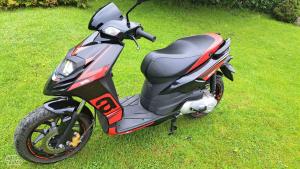 Melns Aprilia SR 2019 Kauņa, ar dzinēja tilpumu 0.05 L un nobraukumu 14 tūkst. km par 1750 €, foto 9 vietnē AUTOMOTO.COM.LV