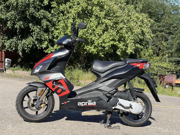 Черный Априлия SR 2019 в Вильнюс, объемом двигателя 49.00 л и пробегом 28 тыс. км за 1500 €, фото 2 на AUTOMOTO.COM.LV