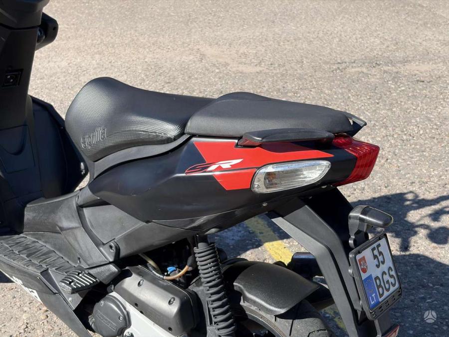 Черный Априлия SR 2019 в Вильнюс, объемом двигателя 49.00 л и пробегом 28 тыс. км за 1500 €, фото 5 на AUTOMOTO.COM.LV