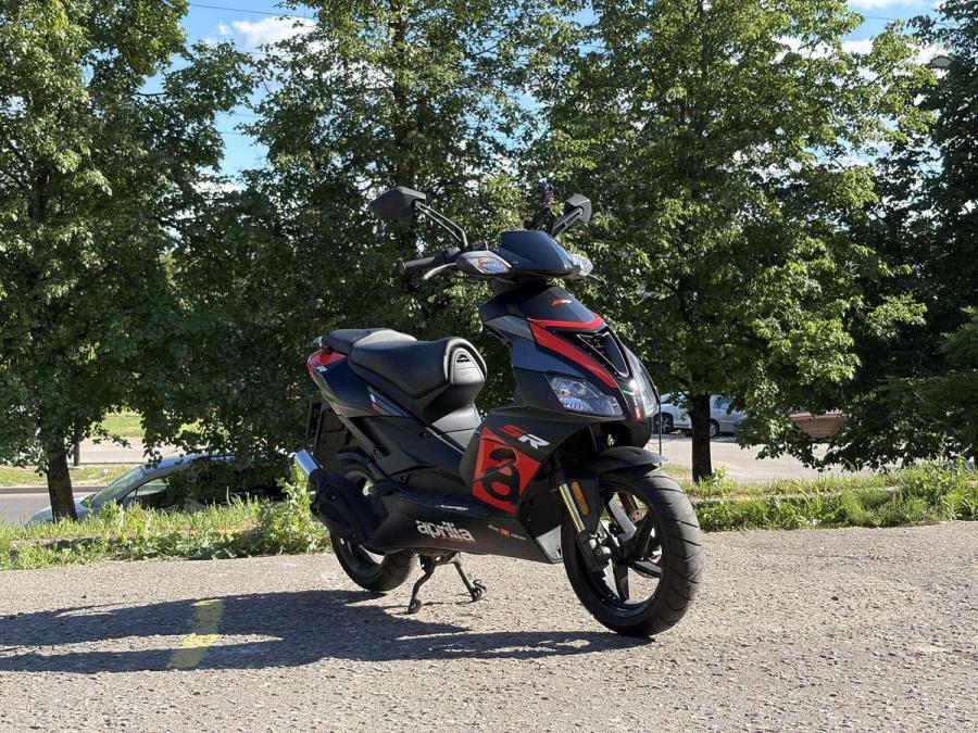 Черный Априлия SR 2019 в Вильнюс, объемом двигателя 49.00 л и пробегом 28 тыс. км за 1500 €, фото 7 на AUTOMOTO.COM.LV