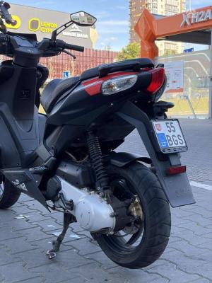 Черный Априлия SR 2019 в Вильнюс, объемом двигателя 49.00 л и пробегом 28 тыс. км за 1500 €, фото 13 на AUTOMOTO.COM.LV