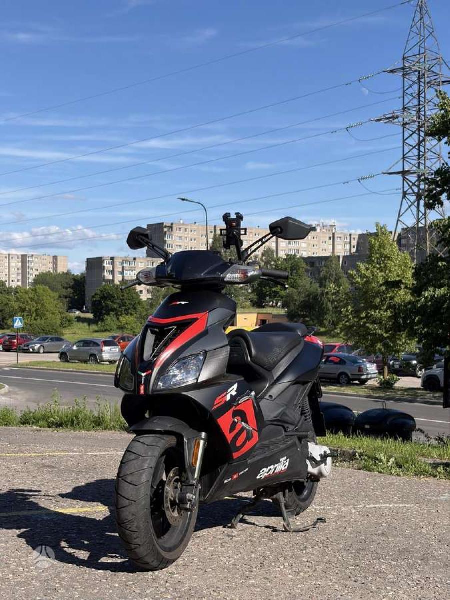 Черный Априлия SR 2019 в Вильнюс, объемом двигателя 49.00 л и пробегом 28 тыс. км за 1500 €, фото 17 на AUTOMOTO.COM.LV
