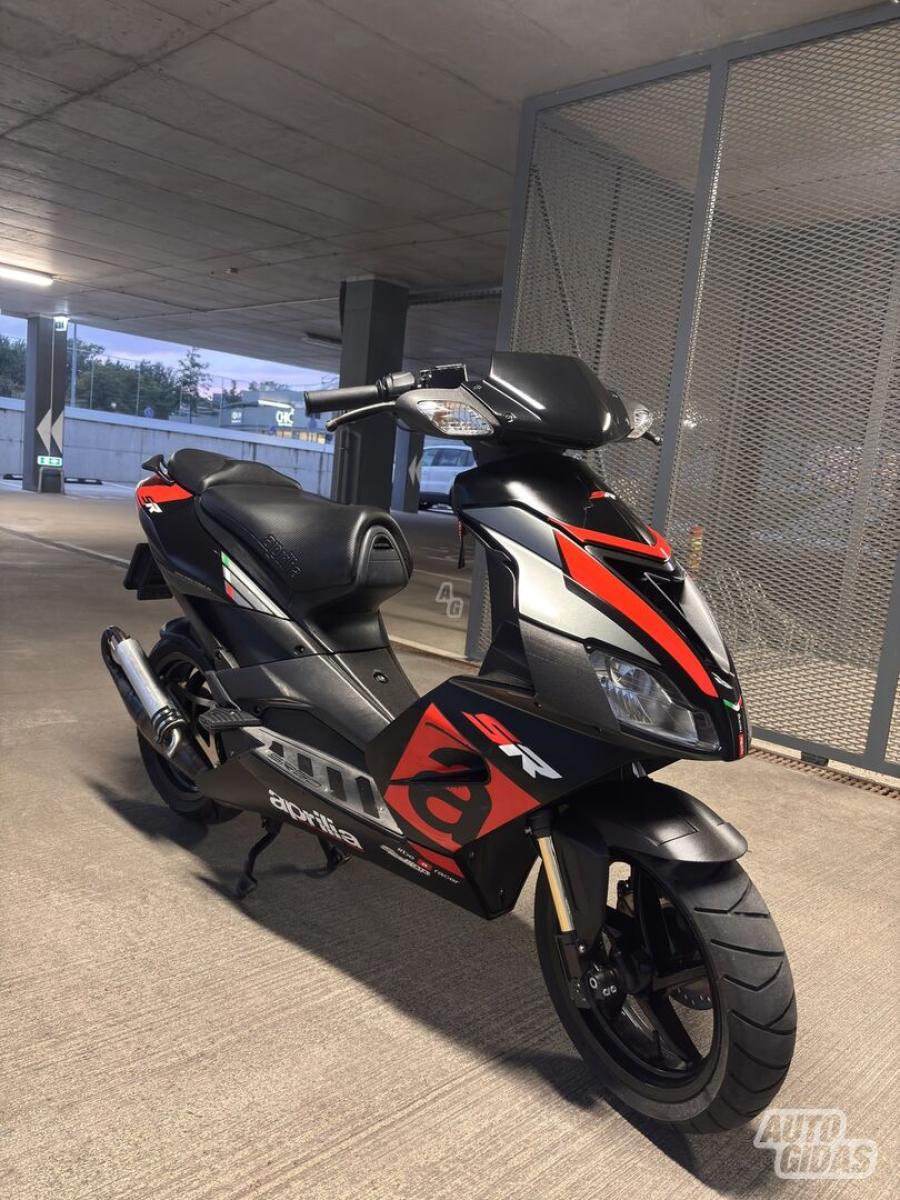 Melns Aprilia SR 2019 Viļņa, ar dzinēja tilpumu 0.05 L un nobraukumu 11 tūkst. km par 1800 €, foto 5 vietnē AUTOMOTO.COM.LV