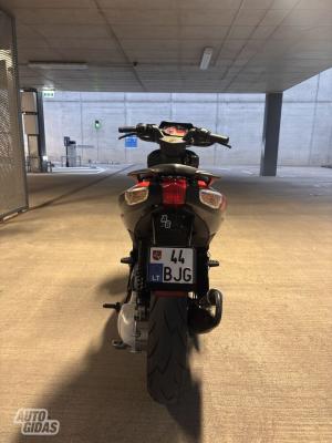 Melns Aprilia SR 2019 Viļņa, ar dzinēja tilpumu 0.05 L un nobraukumu 11 tūkst. km par 1800 €, foto 9 vietnē AUTOMOTO.COM.LV