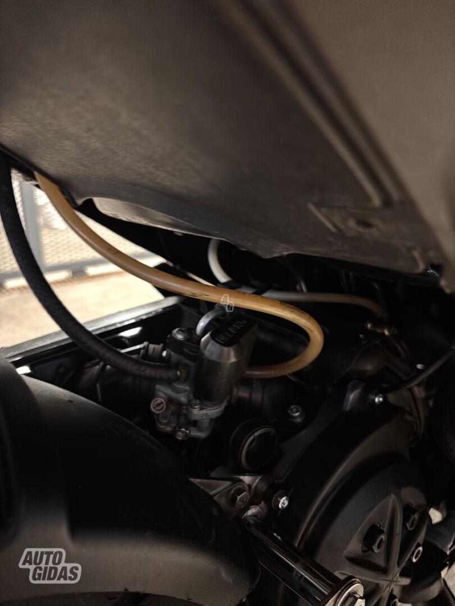 Melns Aprilia SR 2019 Viļņa, ar dzinēja tilpumu 0.05 L un nobraukumu 11 tūkst. km par 1800 €, foto 14 vietnē AUTOMOTO.COM.LV