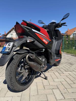 Черный Априлия SR 2019 в Клайпеда, объемом двигателя 49.00 л и пробегом 17 тыс. км за 1850 €, фото 6 на AUTOMOTO.COM.LV