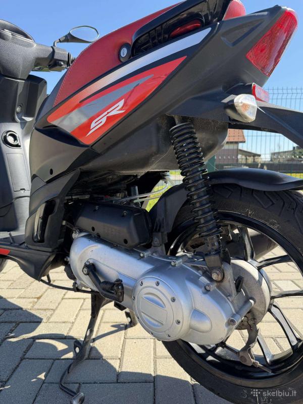 Черный Априлия SR 2019 в Клайпеда, объемом двигателя 49.00 л и пробегом 17 тыс. км за 1850 €, фото 8 на AUTOMOTO.COM.LV