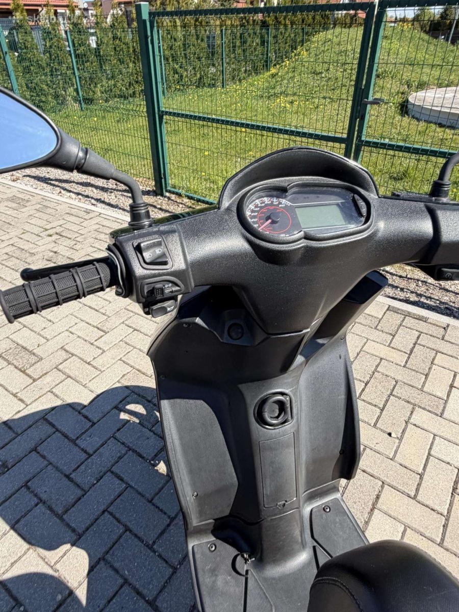 Черный Априлия SR 2019 в Клайпеда, объемом двигателя 49.00 л и пробегом 17 тыс. км за 1850 €, фото 16 на AUTOMOTO.COM.LV
