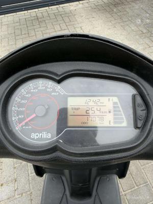 Черный Априлия SR 2019 в Клайпеда, объемом двигателя 49.00 л и пробегом 17 тыс. км за 1850 €, фото 25 на AUTOMOTO.COM.LV