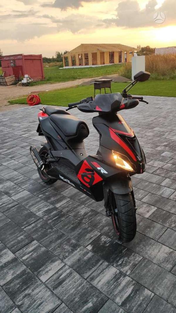 Black Aprilia SR 2020 in Panevezys, with an engine capacity of 50.00 L and mileage of 13 thousand km for 2200 €, photo 1 on AUTOMOTO.COM.LV
