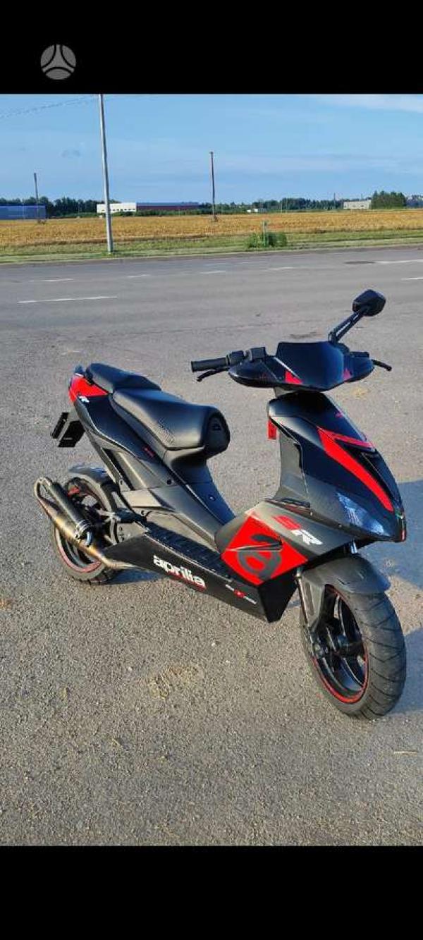 Black Aprilia SR 2020 in Panevezys, with an engine capacity of 50.00 L and mileage of 13 thousand km for 2200 €, photo 2 on AUTOMOTO.COM.LV