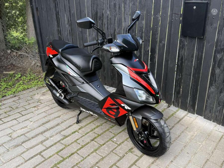 Melns Aprilia SR 2020 Prienai, ar dzinēja tilpumu 49.00 L un nobraukumu 11 tūkst. km par 2350 €, foto 3 vietnē AUTOMOTO.COM.LV