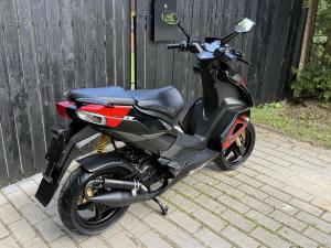 Melns Aprilia SR 2020 Prienai, ar dzinēja tilpumu 49.00 L un nobraukumu 11 tūkst. km par 2350 €, foto 5 vietnē AUTOMOTO.COM.LV
