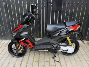 Melns Aprilia SR 2020 Prienai, ar dzinēja tilpumu 49.00 L un nobraukumu 11 tūkst. km par 2350 €, foto 6 vietnē AUTOMOTO.COM.LV