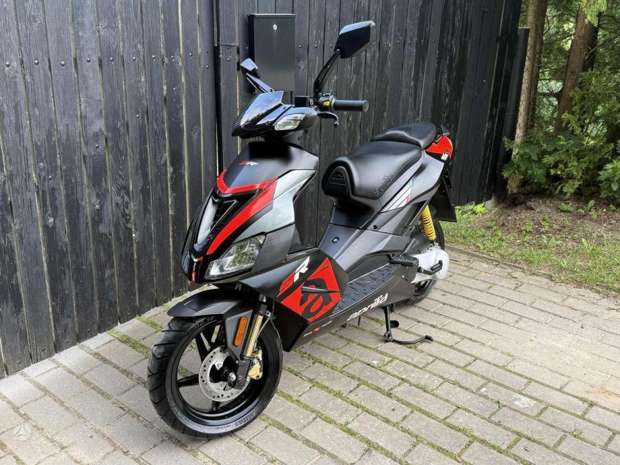 Melns Aprilia SR 2020 Prienai, ar dzinēja tilpumu 49.00 L un nobraukumu 11 tūkst. km par 2350 €, foto 8 vietnē AUTOMOTO.COM.LV