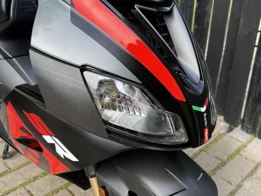 Melns Aprilia SR 2020 Prienai, ar dzinēja tilpumu 49.00 L un nobraukumu 11 tūkst. km par 2350 €, foto 9 vietnē AUTOMOTO.COM.LV