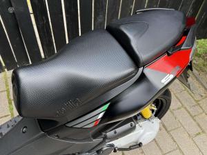 Melns Aprilia SR 2020 Prienai, ar dzinēja tilpumu 49.00 L un nobraukumu 11 tūkst. km par 2350 €, foto 13 vietnē AUTOMOTO.COM.LV