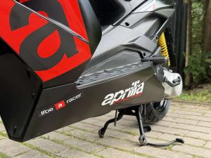 Melns Aprilia SR 2020 Prienai, ar dzinēja tilpumu 49.00 L un nobraukumu 11 tūkst. km par 2350 €, foto 14 vietnē AUTOMOTO.COM.LV
