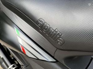 Melns Aprilia SR 2020 Prienai, ar dzinēja tilpumu 49.00 L un nobraukumu 11 tūkst. km par 2350 €, foto 18 vietnē AUTOMOTO.COM.LV