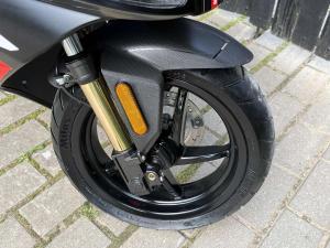 Melns Aprilia SR 2020 Prienai, ar dzinēja tilpumu 49.00 L un nobraukumu 11 tūkst. km par 2350 €, foto 23 vietnē AUTOMOTO.COM.LV