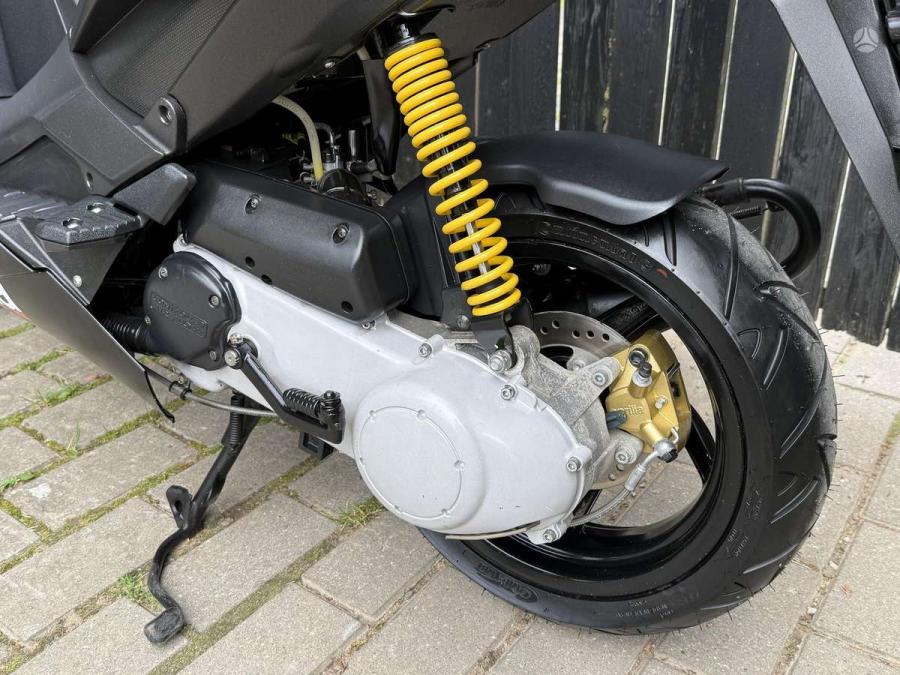 Melns Aprilia SR 2020 Prienai, ar dzinēja tilpumu 49.00 L un nobraukumu 11 tūkst. km par 2350 €, foto 31 vietnē AUTOMOTO.COM.LV