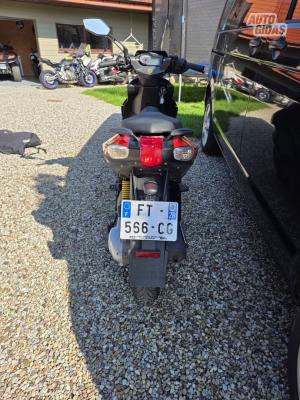 Black Aprilia SR 2020 in Pasvalys, with an engine capacity of 0.05 L and mileage of 0 thousand km for 1549 €, photo 10 on AUTOMOTO.COM.LV