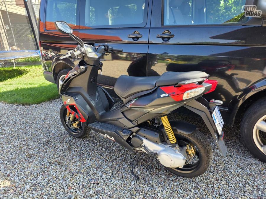Black Aprilia SR 2020 in Pasvalys, with an engine capacity of 0.05 L and mileage of 0 thousand km for 1549 €, photo 11 on AUTOMOTO.COM.LV