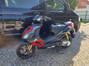 Black Aprilia SR 2020 in Pasvalys, with an engine capacity of 0.05 L and mileage of 0 thousand km for 1549 €, photo 14 on AUTOMOTO.COM.LV