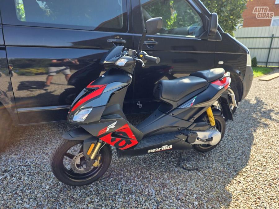 Black Aprilia SR 2020 in Pasvalys, with an engine capacity of 0.05 L and mileage of 0 thousand km for 1549 €, photo 14 on AUTOMOTO.COM.LV
