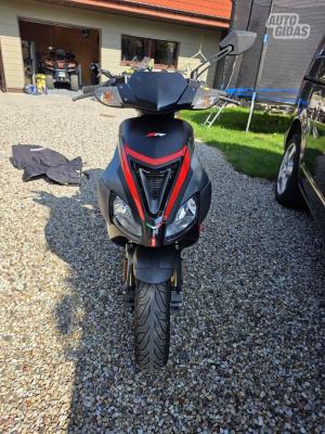 Black Aprilia SR 2020 in Pasvalys, with an engine capacity of 0.05 L and mileage of 0 thousand km for 1549 €, photo 16 on AUTOMOTO.COM.LV