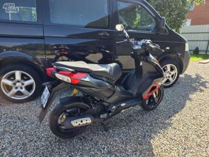 Black Aprilia SR 2020 in Pasvalys, with an engine capacity of 0.05 L and mileage of 0 thousand km for 1549 €, photo 17 on AUTOMOTO.COM.LV