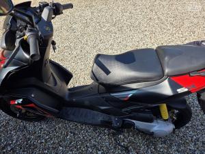 Black Aprilia SR 2020 in Pasvalys, with an engine capacity of 0.05 L and mileage of 0 thousand km for 1549 €, photo 19 on AUTOMOTO.COM.LV