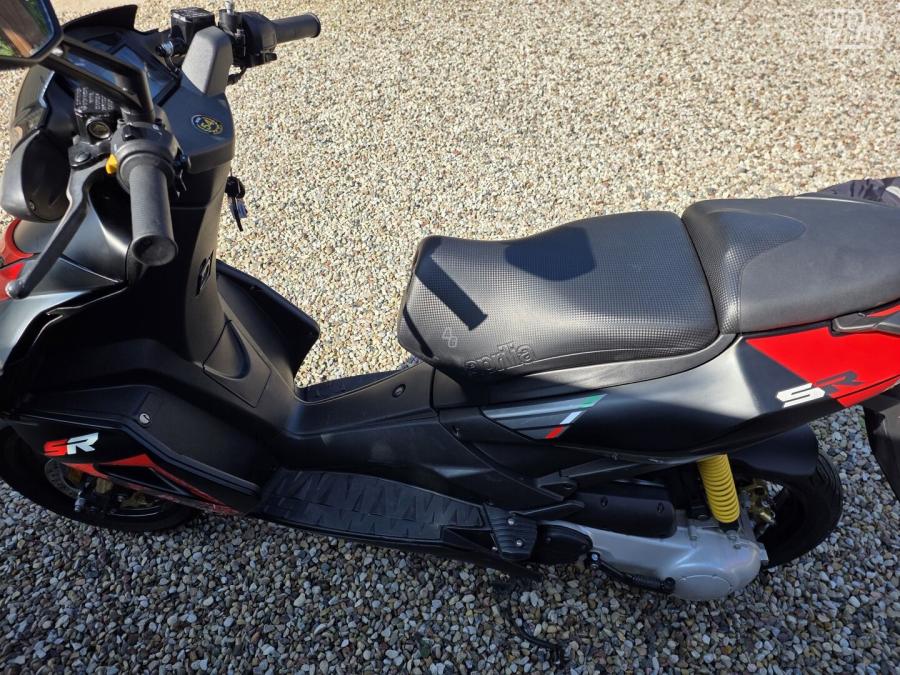 Black Aprilia SR 2020 in Pasvalys, with an engine capacity of 0.05 L and mileage of 0 thousand km for 1549 €, photo 19 on AUTOMOTO.COM.LV