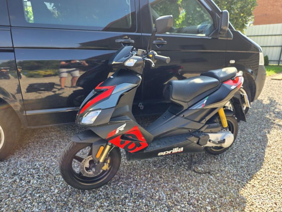 Black Aprilia SR 2020 in Pasvalys, with an engine capacity of 0.05 L and mileage of 0 thousand km for 1549 €, photo 21 on AUTOMOTO.COM.LV