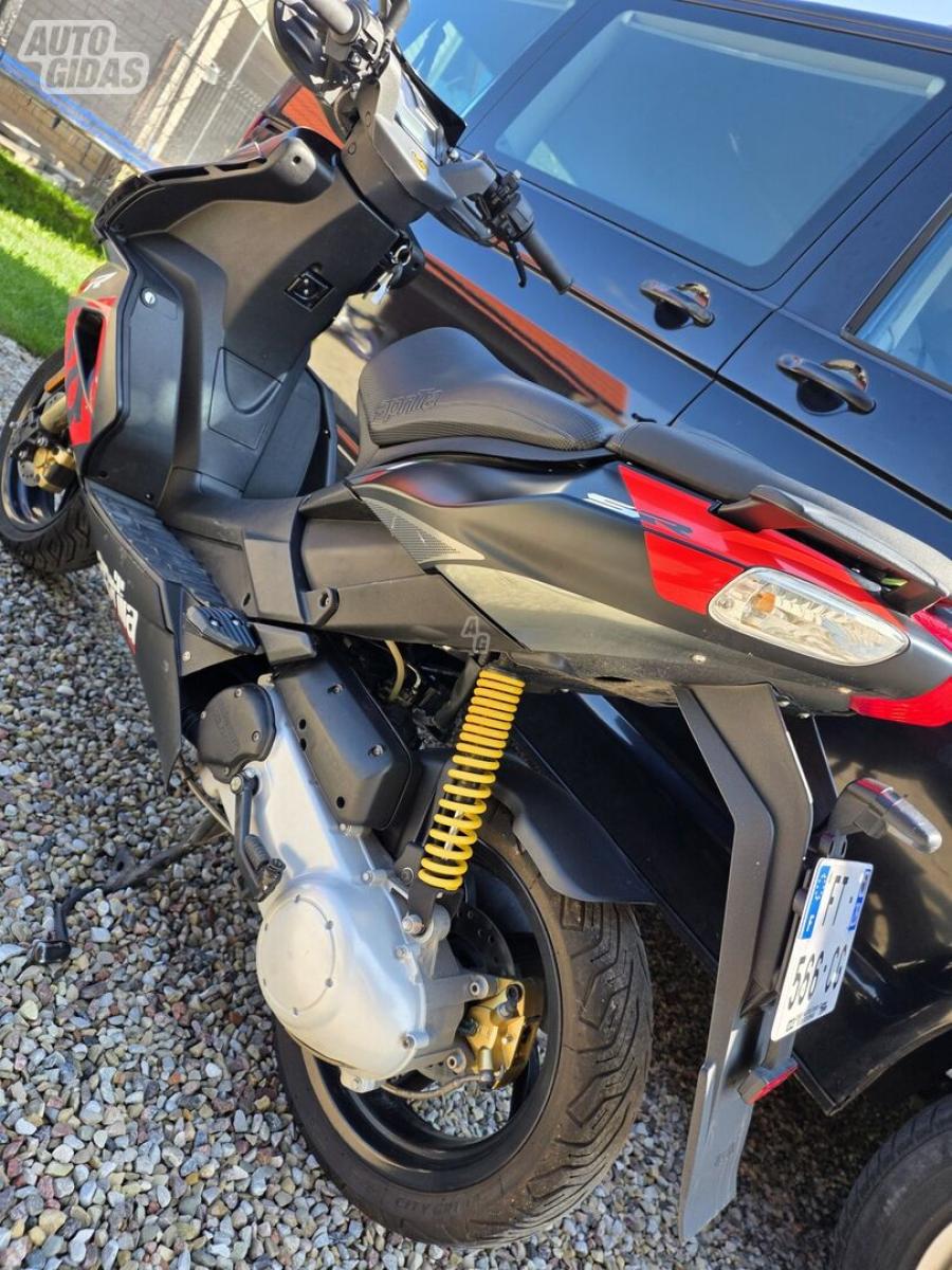 Black Aprilia SR 2020 in Pasvalys, with an engine capacity of 0.05 L and mileage of 0 thousand km for 1549 €, photo 22 on AUTOMOTO.COM.LV