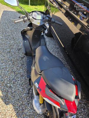 Black Aprilia SR 2020 in Pasvalys, with an engine capacity of 0.05 L and mileage of 0 thousand km for 1549 €, photo 23 on AUTOMOTO.COM.LV