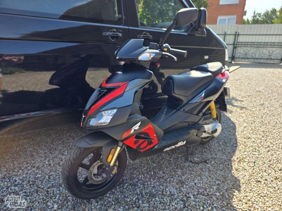Black Aprilia SR 2020 in Pasvalys, with an engine capacity of 0.05 L and mileage of 0 thousand km for 1549 €, photo 25 on AUTOMOTO.COM.LV