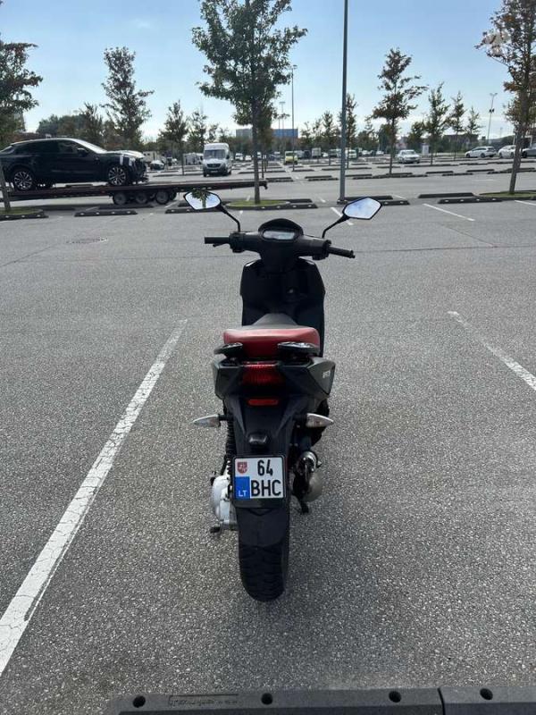 Black Aprilia SR 2020 in Klaipeda, with an engine capacity of 49.00 L and mileage of 21 thousand km for 1400 €, photo 7 on AUTOMOTO.COM.LV