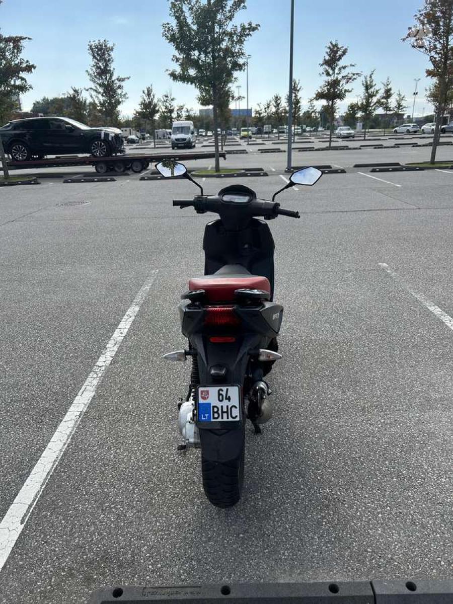 Black Aprilia SR 2020 in Klaipeda, with an engine capacity of 49.00 L and mileage of 21 thousand km for 1400 €, photo 7 on AUTOMOTO.COM.LV