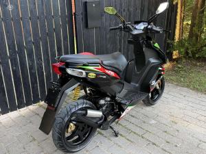 Черный Априлия SR 2021 в Пренай, объемом двигателя 49.00 л и пробегом 9 тыс. км за 2170 €, фото 5 на AUTOMOTO.COM.LV