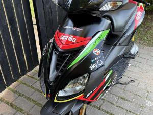 Черный Априлия SR 2021 в Пренай, объемом двигателя 49.00 л и пробегом 9 тыс. км за 2170 €, фото 14 на AUTOMOTO.COM.LV