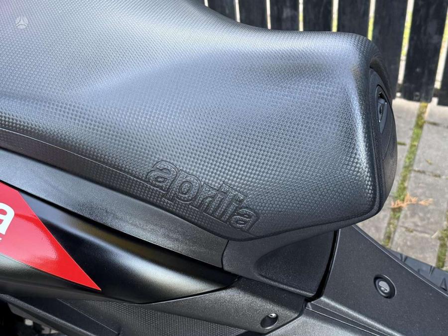 Черный Априлия SR 2021 в Пренай, объемом двигателя 49.00 л и пробегом 9 тыс. км за 2170 €, фото 24 на AUTOMOTO.COM.LV