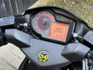 Черный Априлия SR 2021 в Пренай, объемом двигателя 49.00 л и пробегом 9 тыс. км за 2170 €, фото 26 на AUTOMOTO.COM.LV