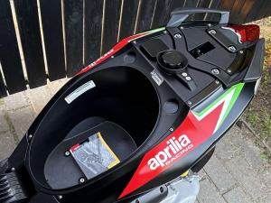 Черный Априлия SR 2021 в Пренай, объемом двигателя 49.00 л и пробегом 9 тыс. км за 2170 €, фото 31 на AUTOMOTO.COM.LV