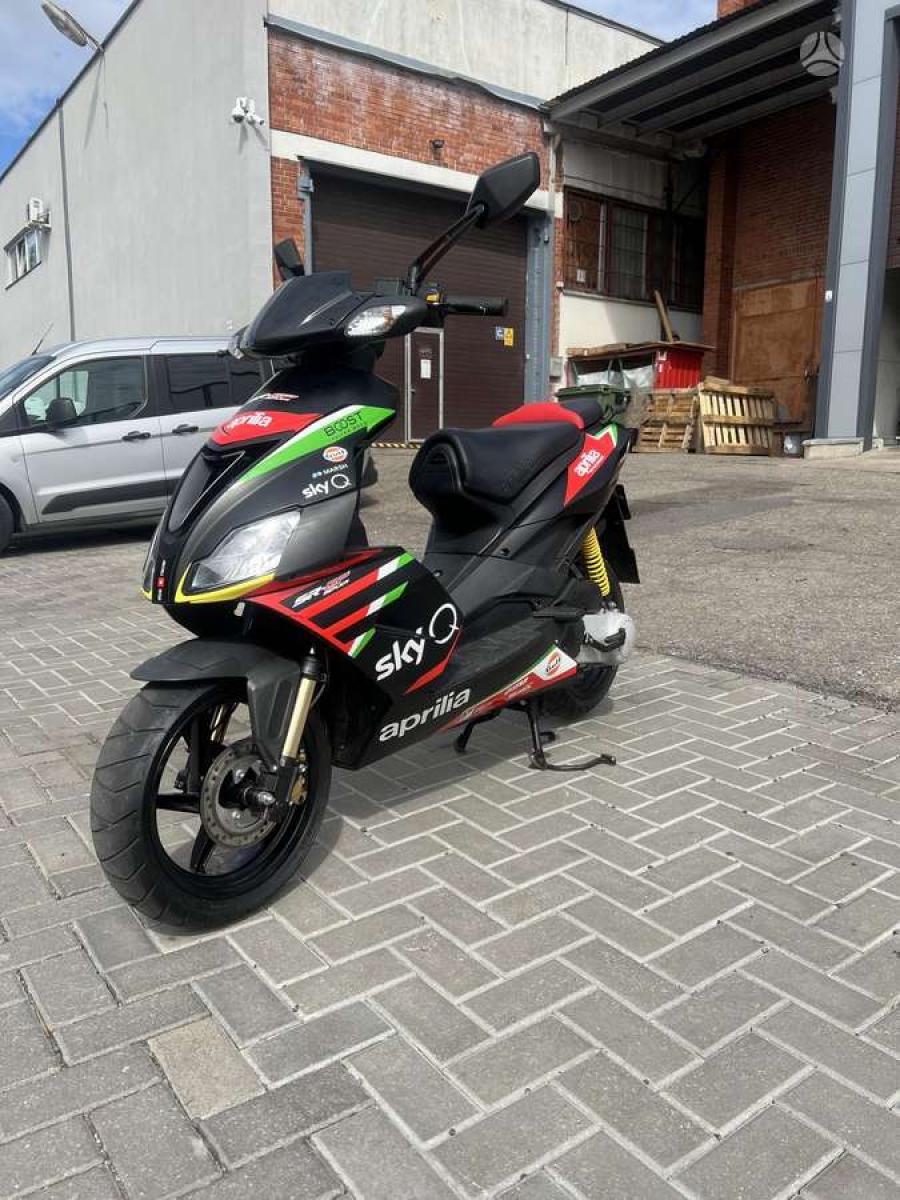 Melns Aprilia SR 2021 Kauņa, ar dzinēja tilpumu 0.00 L un nobraukumu 10 tūkst. km par 2250 €, foto 1 vietnē AUTOMOTO.COM.LV