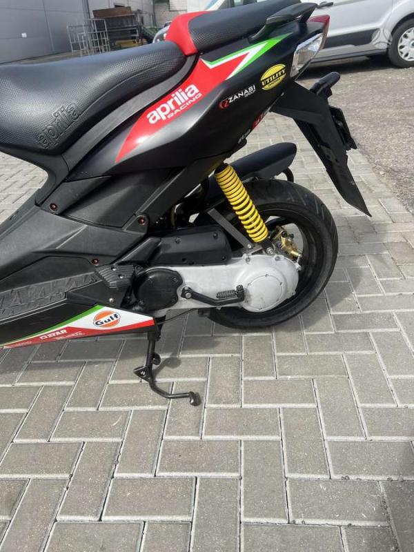 Melns Aprilia SR 2021 Kauņa, ar dzinēja tilpumu 0.00 L un nobraukumu 10 tūkst. km par 2250 €, foto 3 vietnē AUTOMOTO.COM.LV