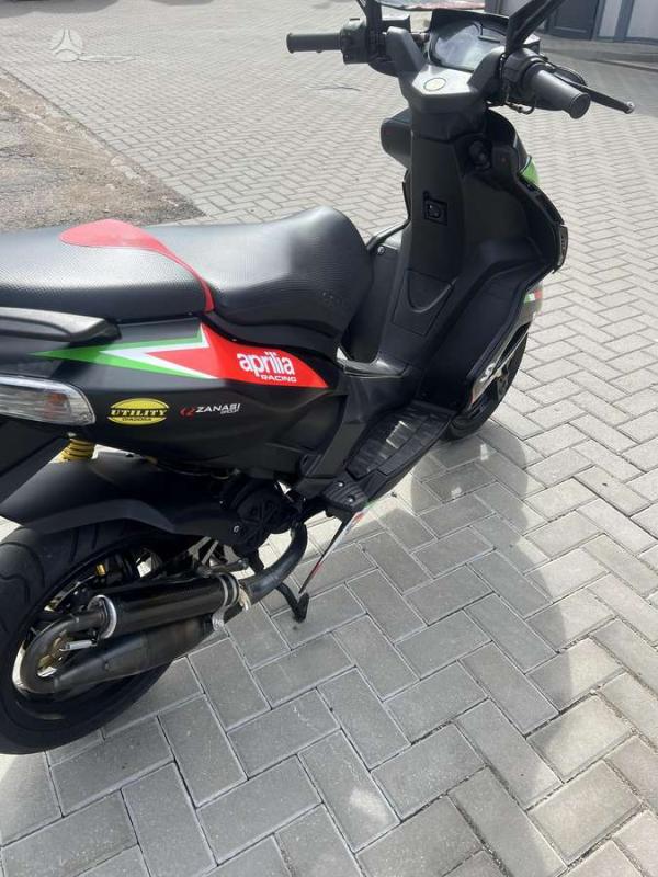 Melns Aprilia SR 2021 Kauņa, ar dzinēja tilpumu 0.00 L un nobraukumu 10 tūkst. km par 2250 €, foto 4 vietnē AUTOMOTO.COM.LV