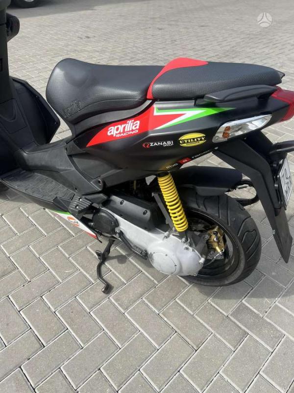 Melns Aprilia SR 2021 Kauņa, ar dzinēja tilpumu 0.00 L un nobraukumu 10 tūkst. km par 2250 €, foto 6 vietnē AUTOMOTO.COM.LV